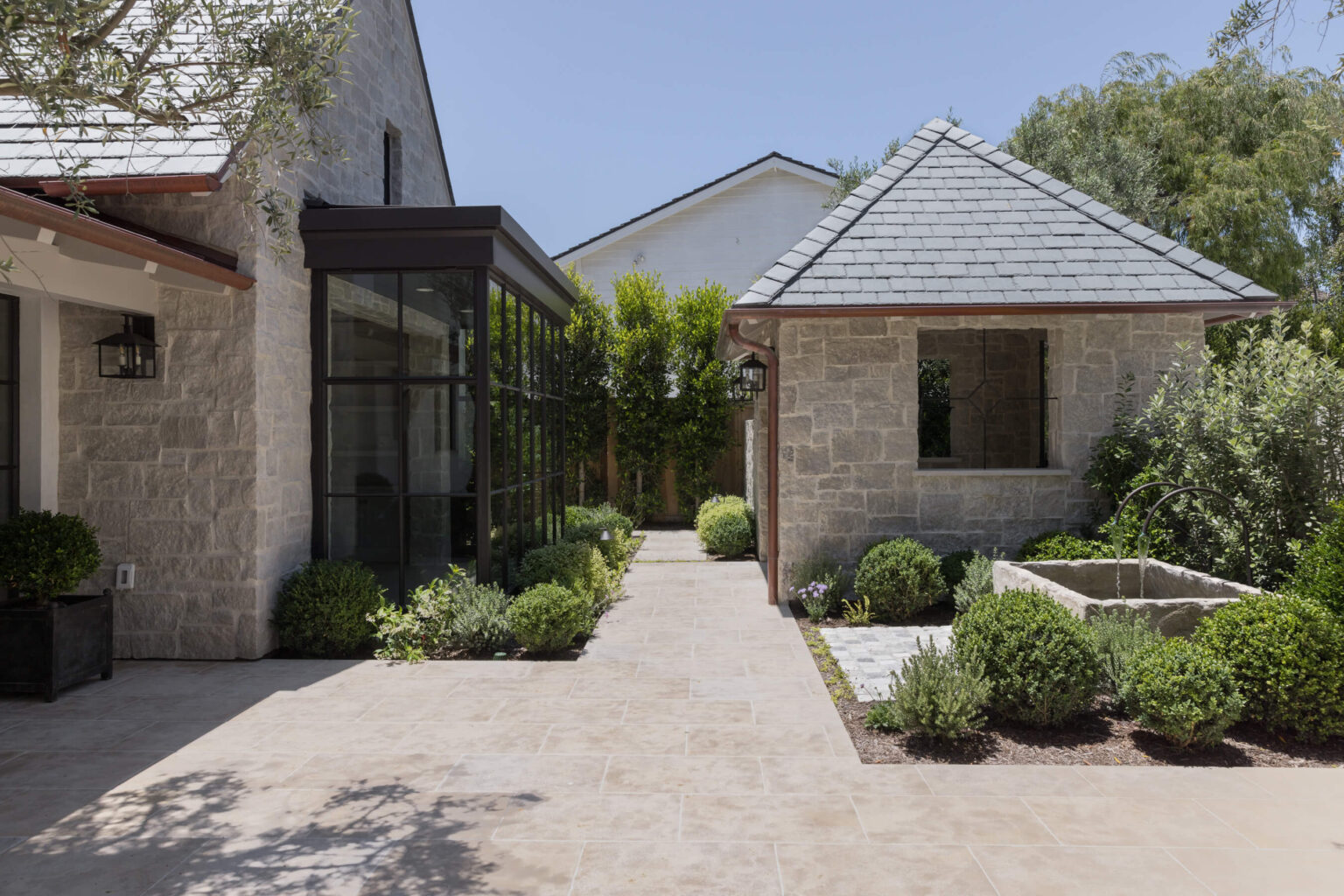 Blue Key - Garden Studio